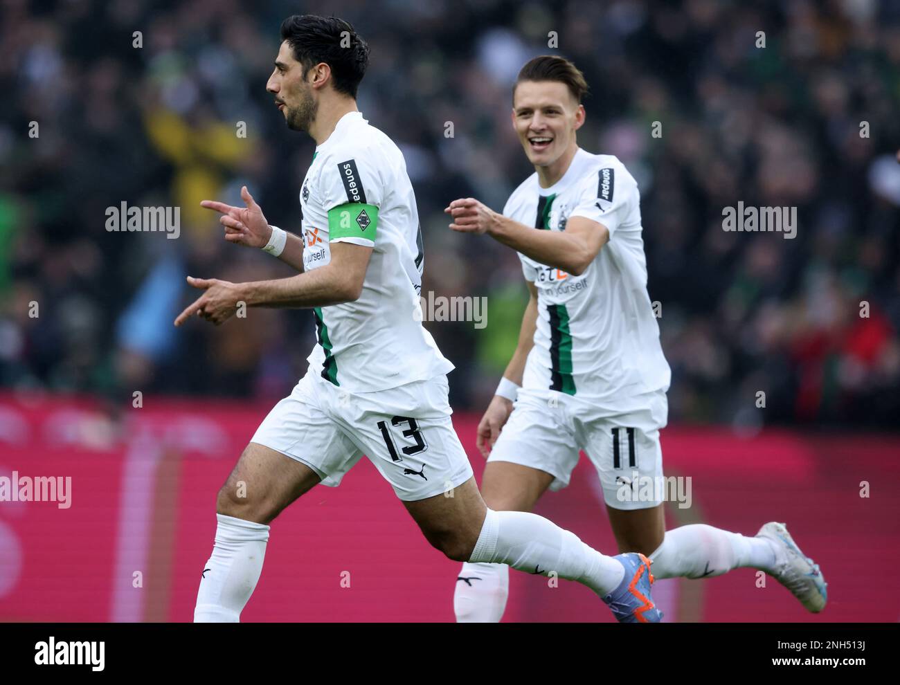 Lars Stindl of Borussia Moenchengladbach jubelt Ÿber sein Tor zum 1:0 ...