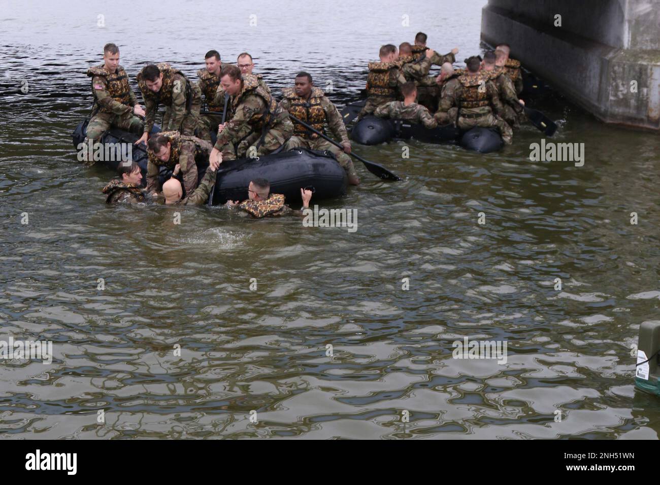 Wisconsin Army National Guard Soldiers assigned to Company A, 2-127 ...