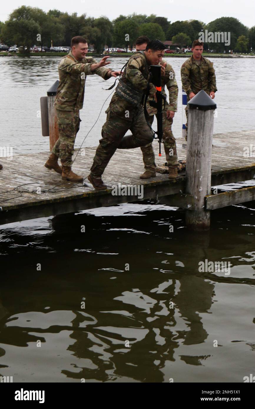 Wisconsin Army National Guard Soldiers assigned to Company A, 2-127 ...