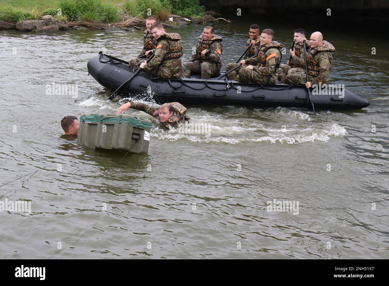 Wisconsin Army National Guard Soldiers assigned to Company A, 2-127 ...