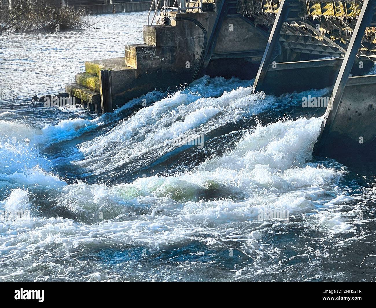 Fast flowing white water on the River Thames at Hambledon weir near ...
