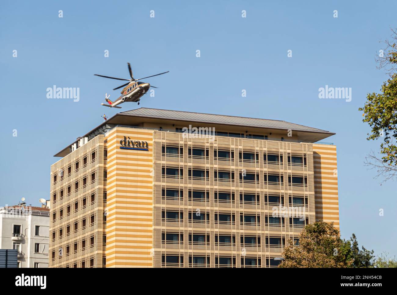 A helicopter landing on a roof of Divan İstanbul Hotel Stock Photo - Alamy