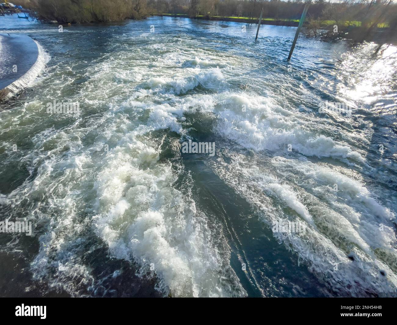 Fast flowing white water on the River Thames at Hambledon weir with ...
