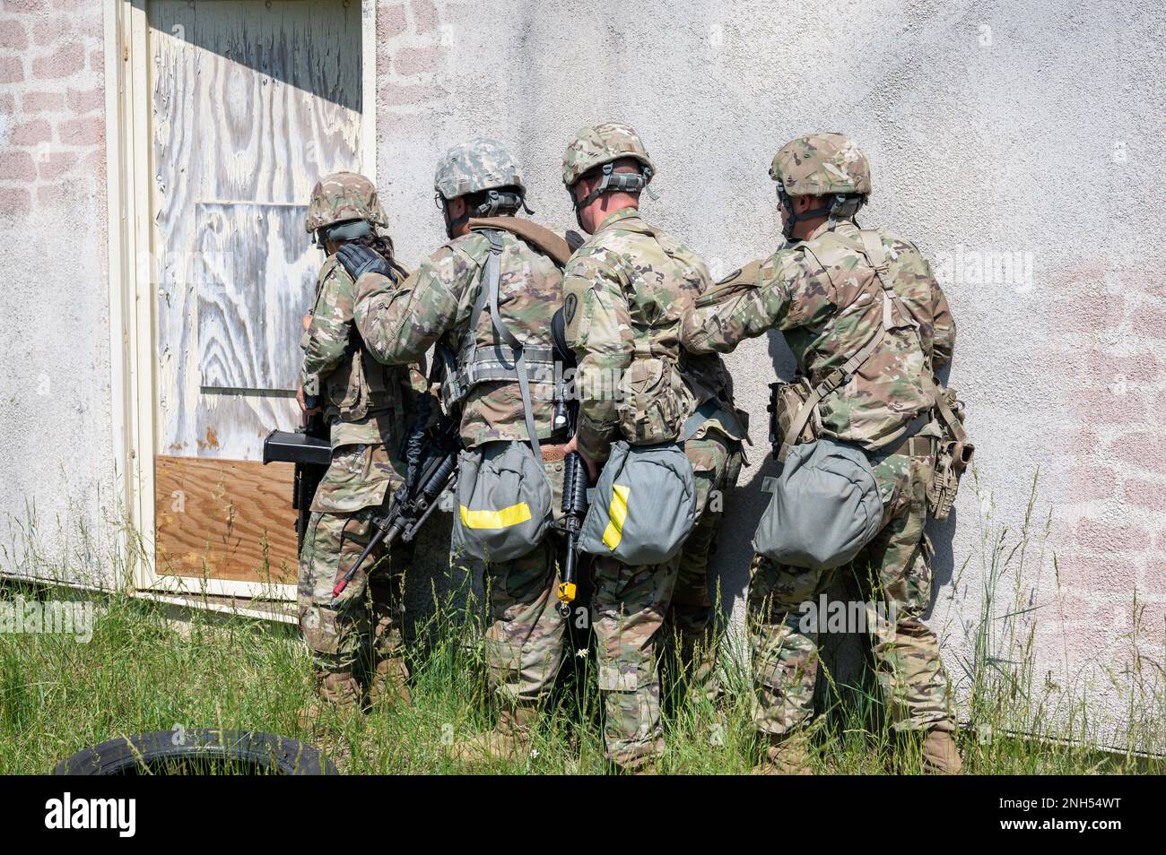 Soldiers with the 384th Military Police Battalion, 300th Military ...