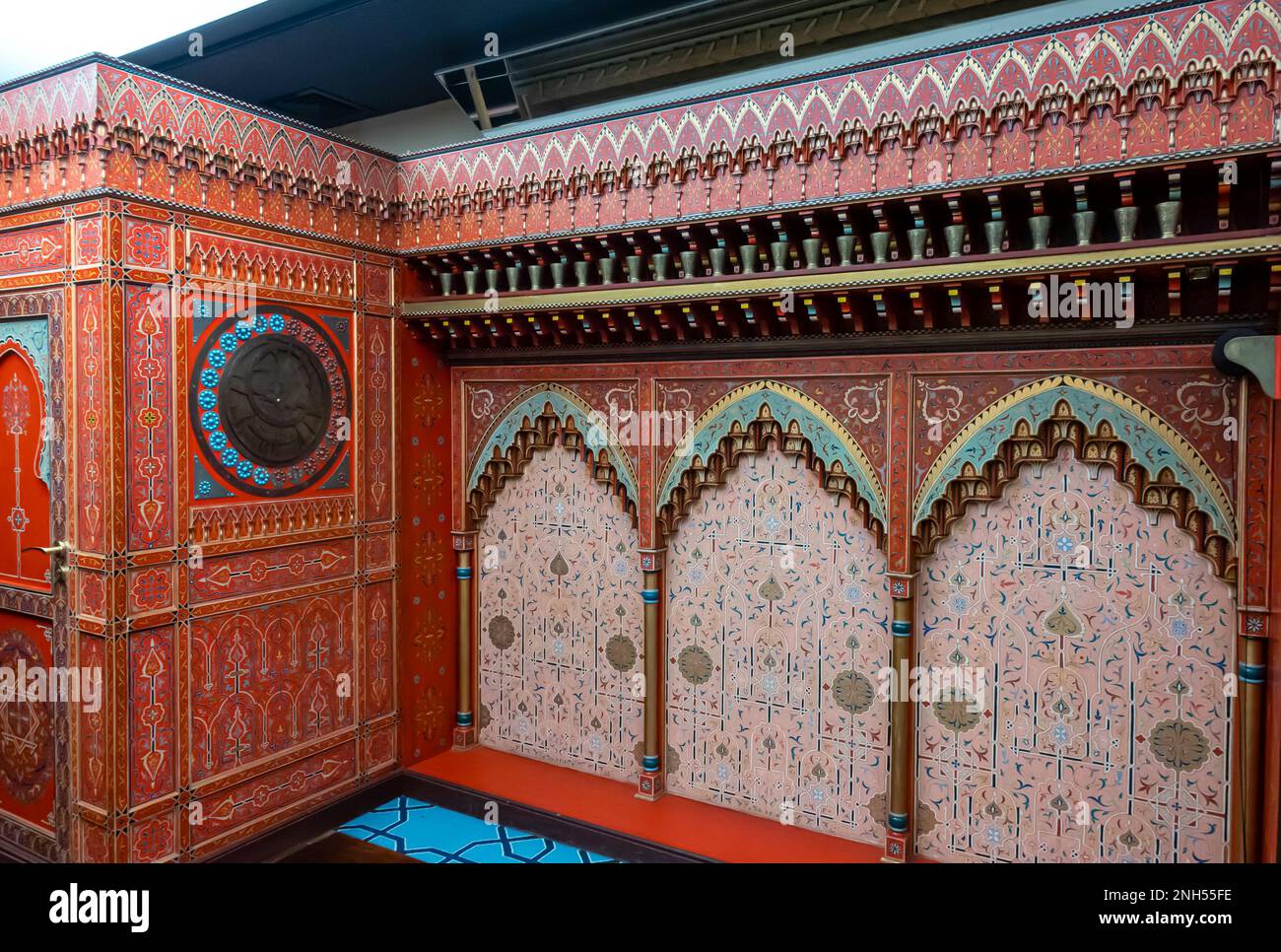 Water clock arabic science hi-res stock photography and images - Alamy