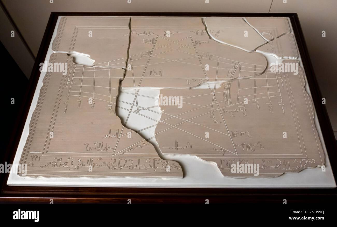 Sundial. Cairo. 1296. Istanbul Museum of the History of Science and ...