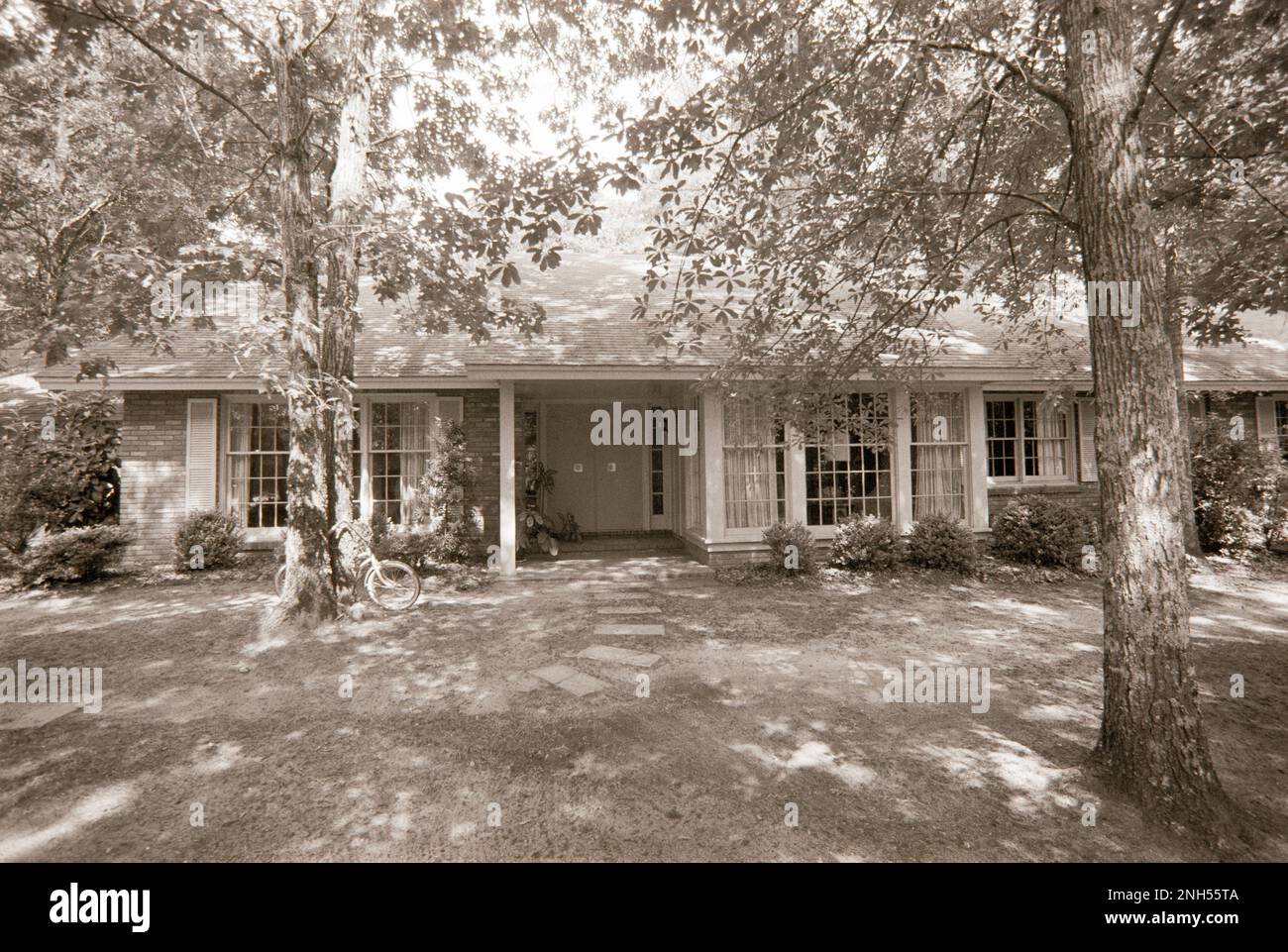The Jimmy and Rosalynn Carter residence at 1 Woodland Drive in Plains ...