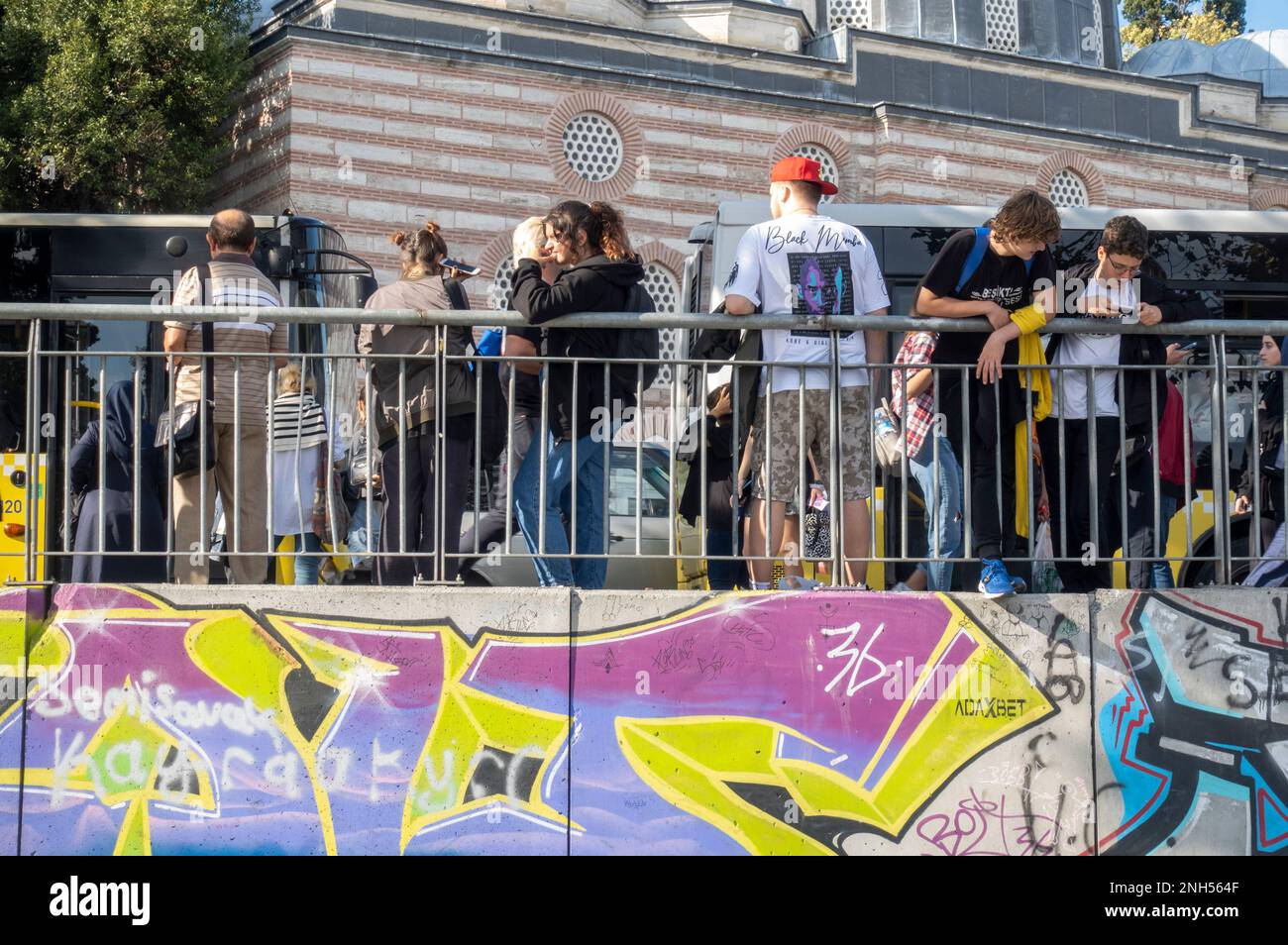 Crowd people waiting bus stop hi-res stock photography and images - Alamy