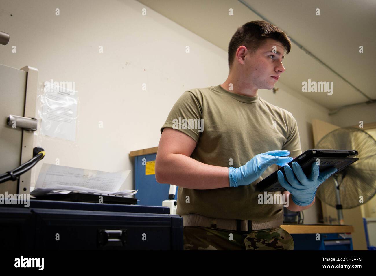 Non destructive maintenance hi-res stock photography and images - Alamy