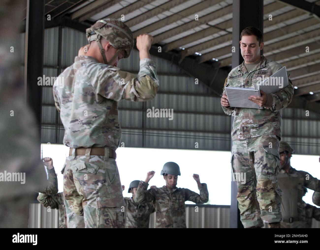 Parachute riggers hi-res stock photography and images - Alamy