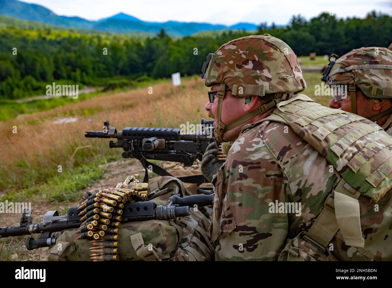 A U.S. Army soldier of the 1st Battalion, 102nd Infantry Regiment ...