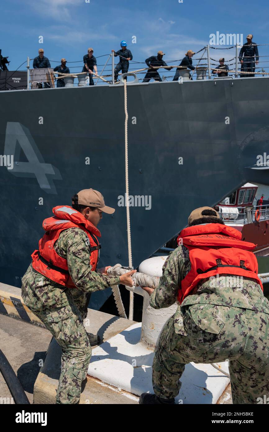 NORFOLK, Va. (July 17, 2022) – Fireman Wai Yan Han, left, and Retail ...