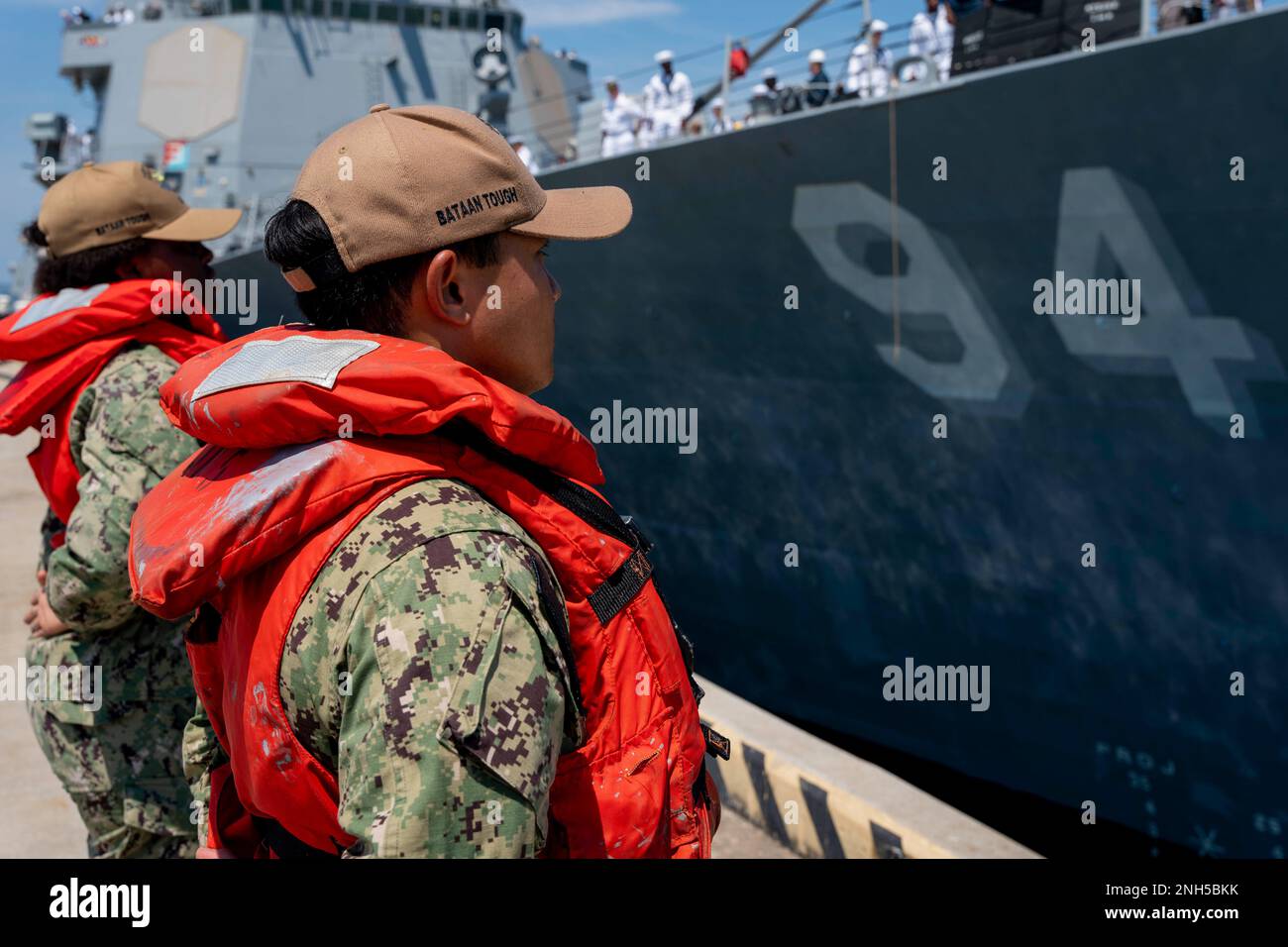 NORFOLK, Va. (July 17, 2022) – Fireman Wai Yan Han, right, and Retail ...