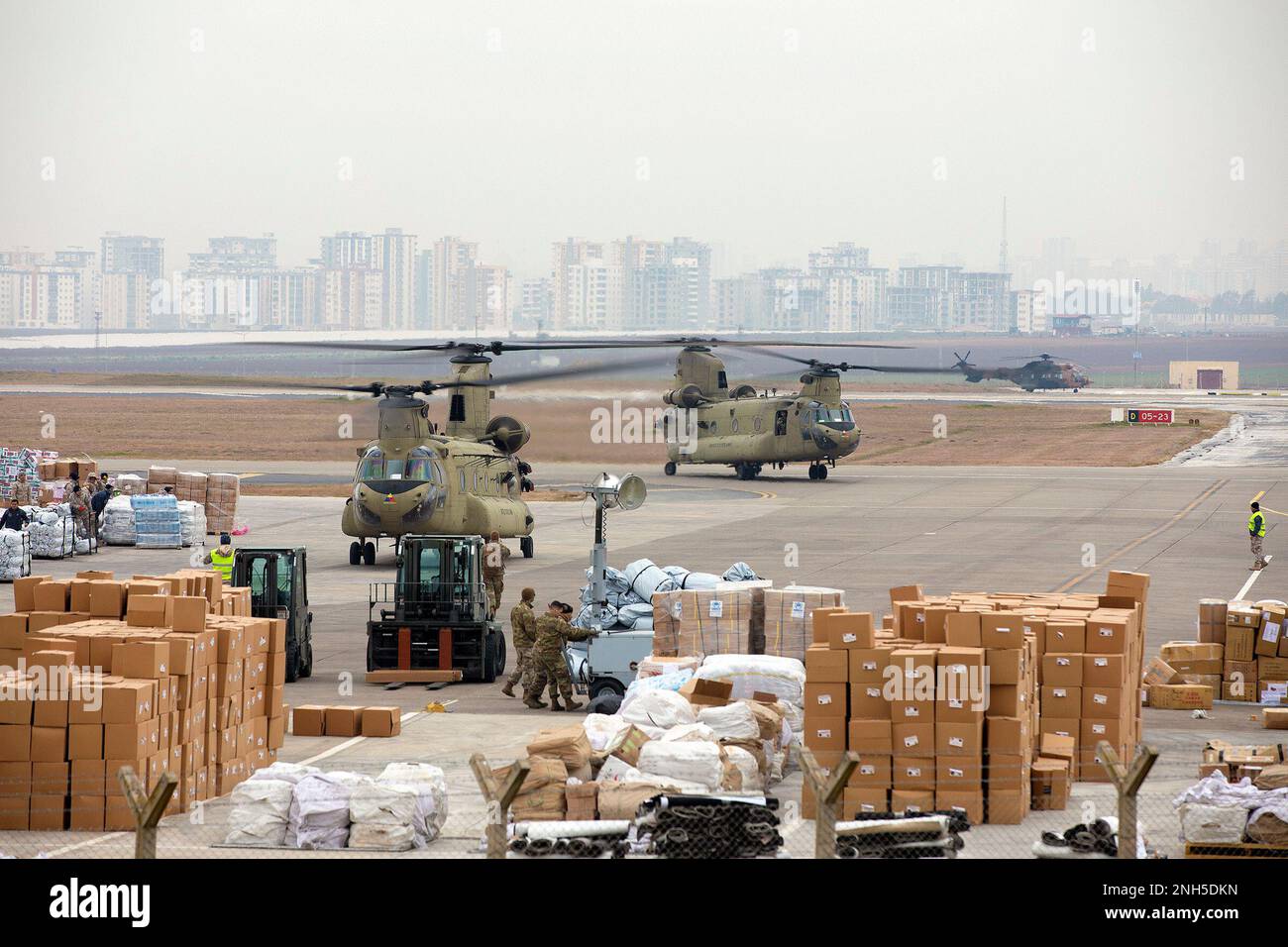 Two U.S. Army CH-47F Chinook's assigned to 3rd Battalion, 501st ...