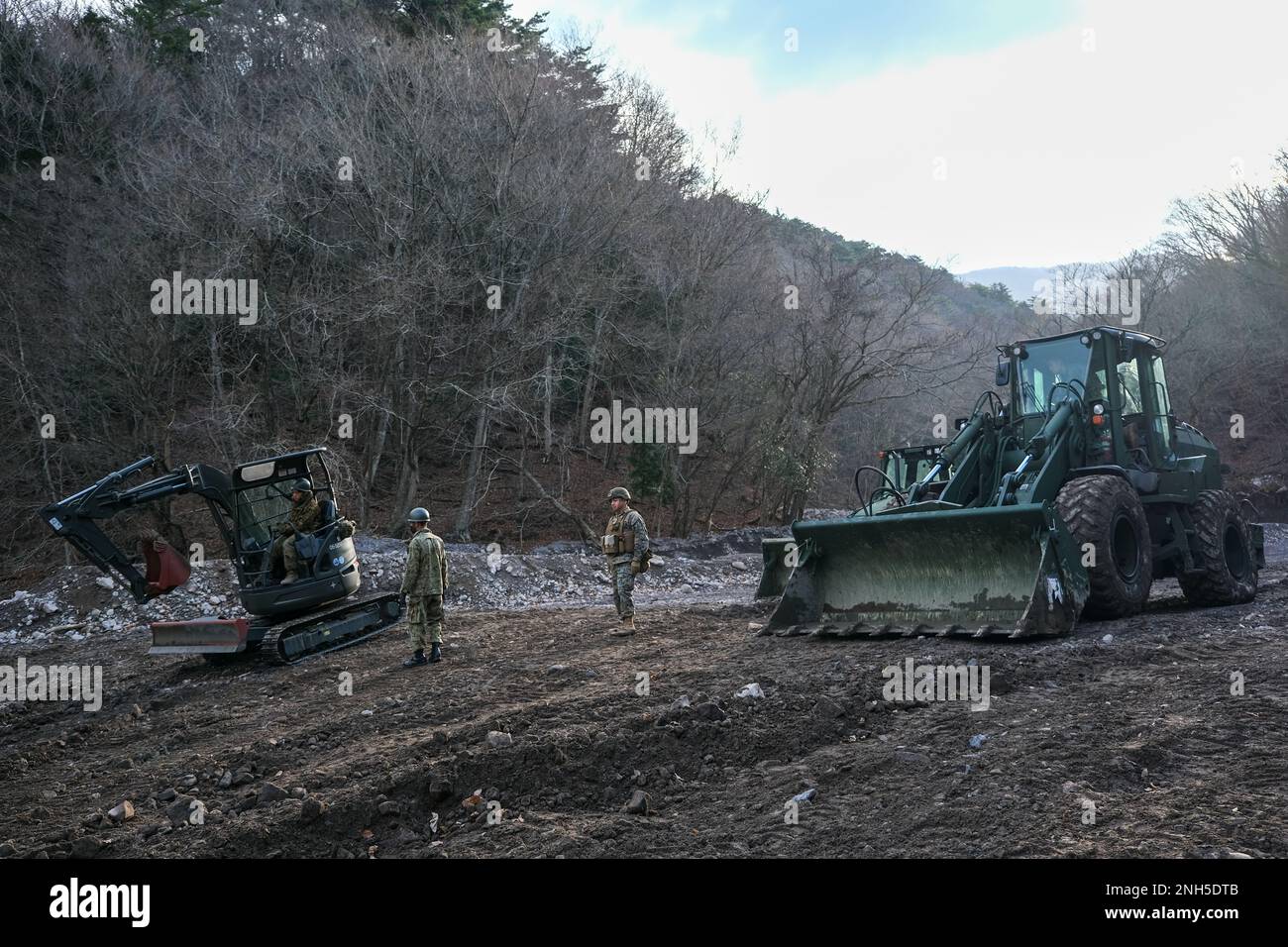 U.S. Marines with the 31st Marine Expeditionary Unit and soldiers with ...