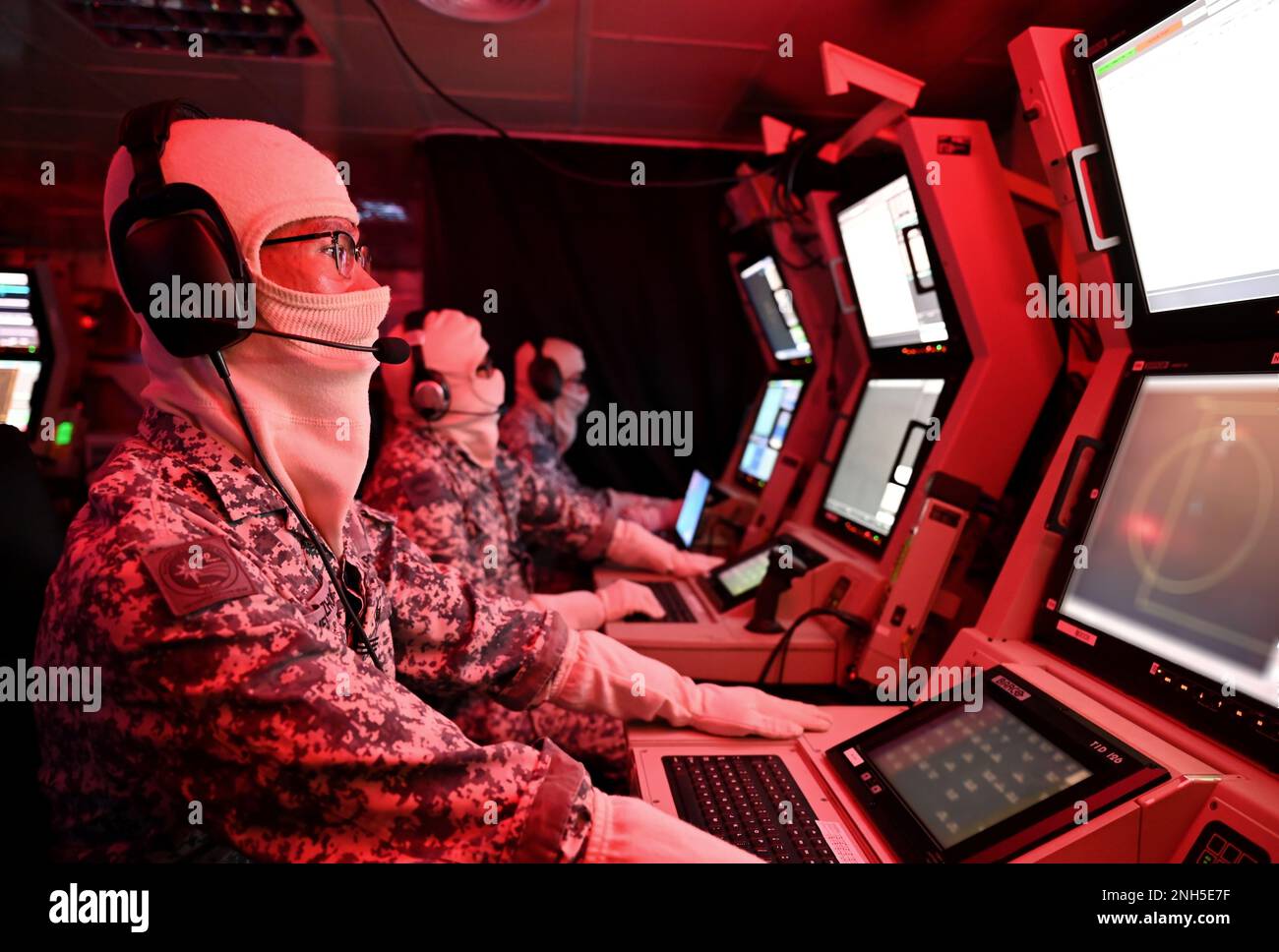 220717-N-SG068-1002-SG PACIFIC OCEAN (July 17, 2022) Weapon Control ...