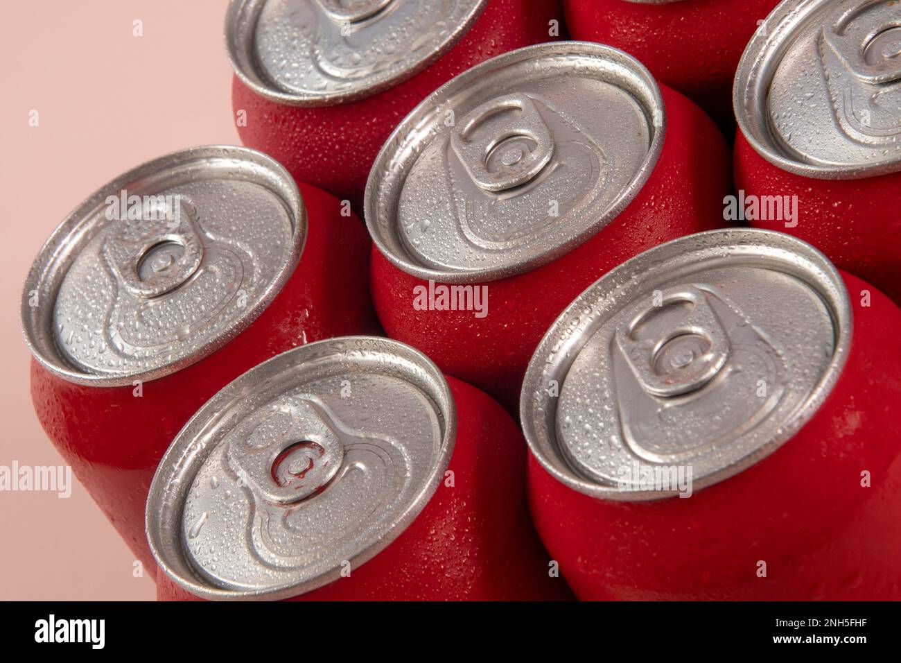 Group of aluminum soda cans, chilled, frozen and with water drops Stock ...