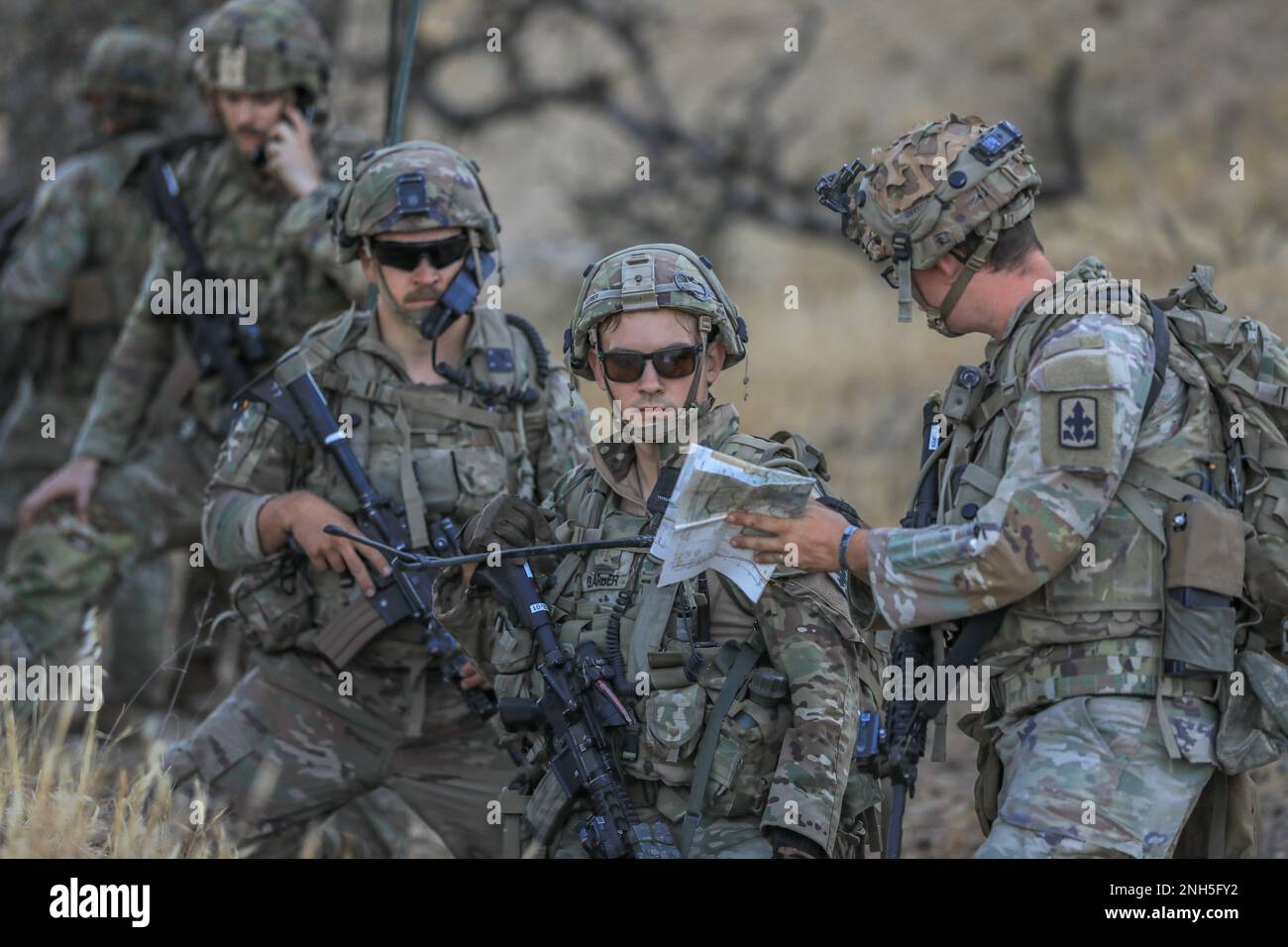 Arizona Army National Guard Soldiers assigned to Alpha Company, 1st ...