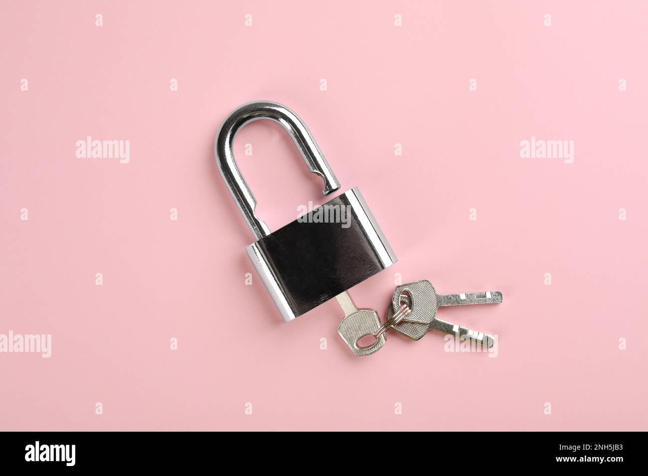 Modern padlock with keys on pink background, top view Stock Photo - Alamy