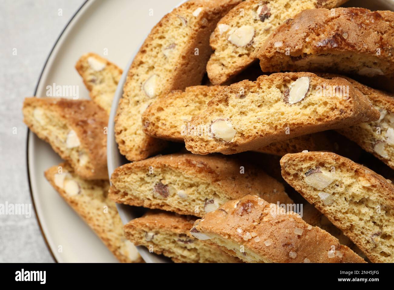 Traditional Italian almond biscuits (Cantucci) on plate, closeup Stock ...