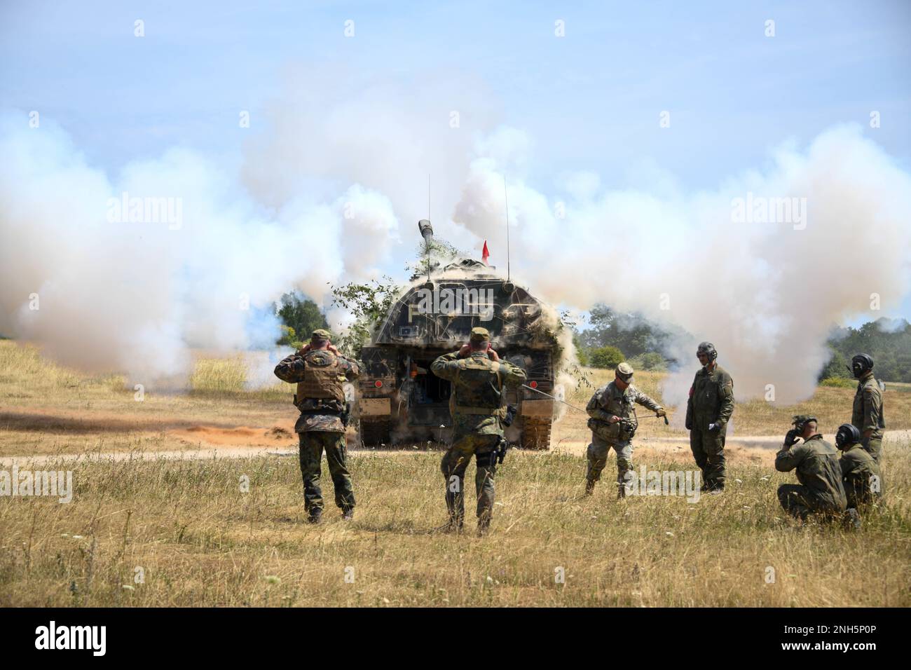 Panzer howitzer 2000 hi-res stock photography and images - Alamy