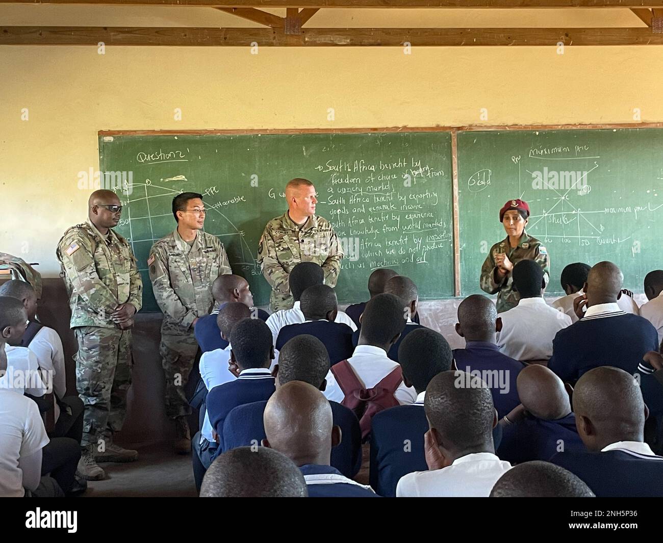 Soldiers from the New York Army National Guard, the U.S. Army Reserves ...
