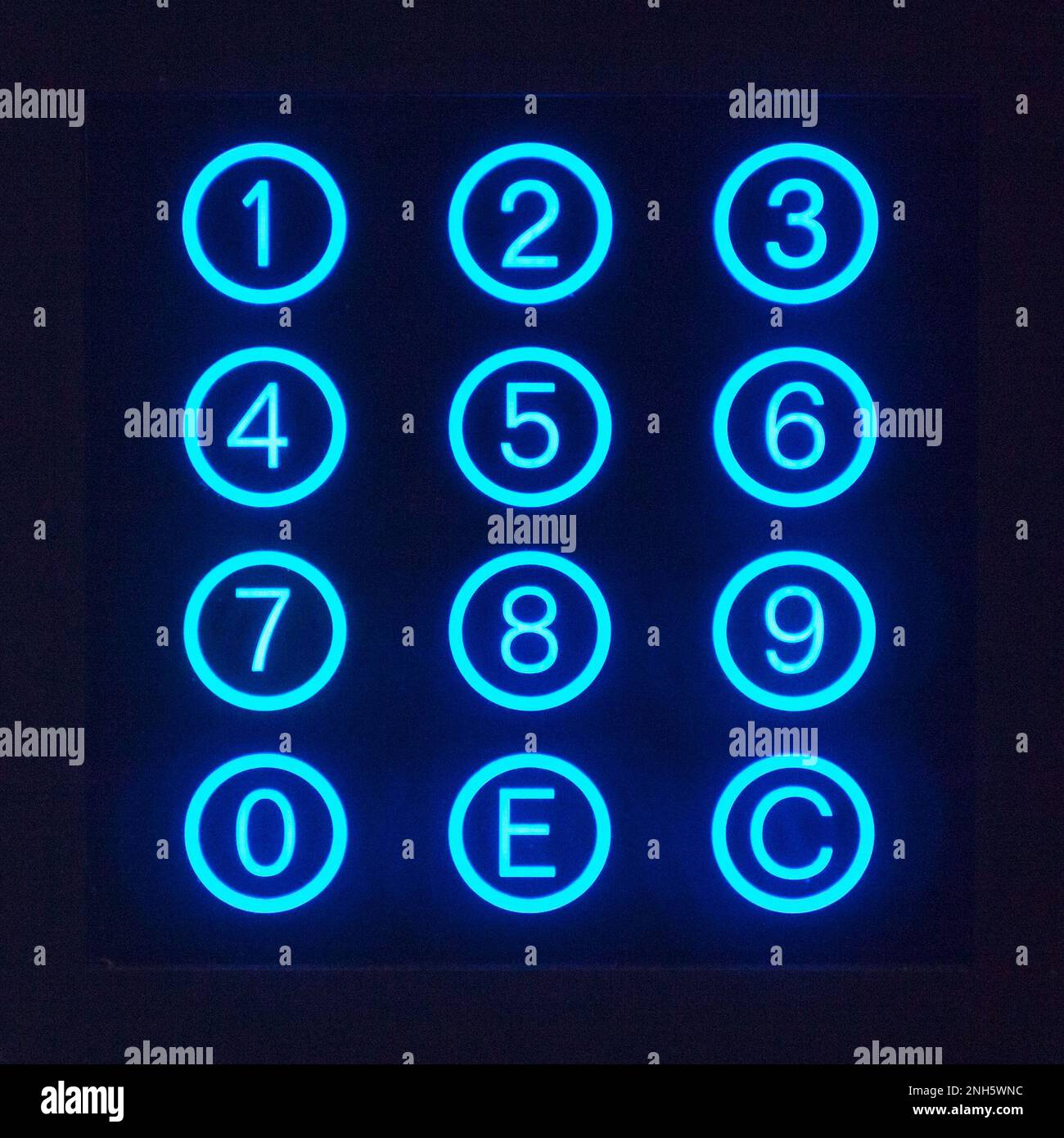 How to use a vending machine hi-res stock photography and images - Alamy