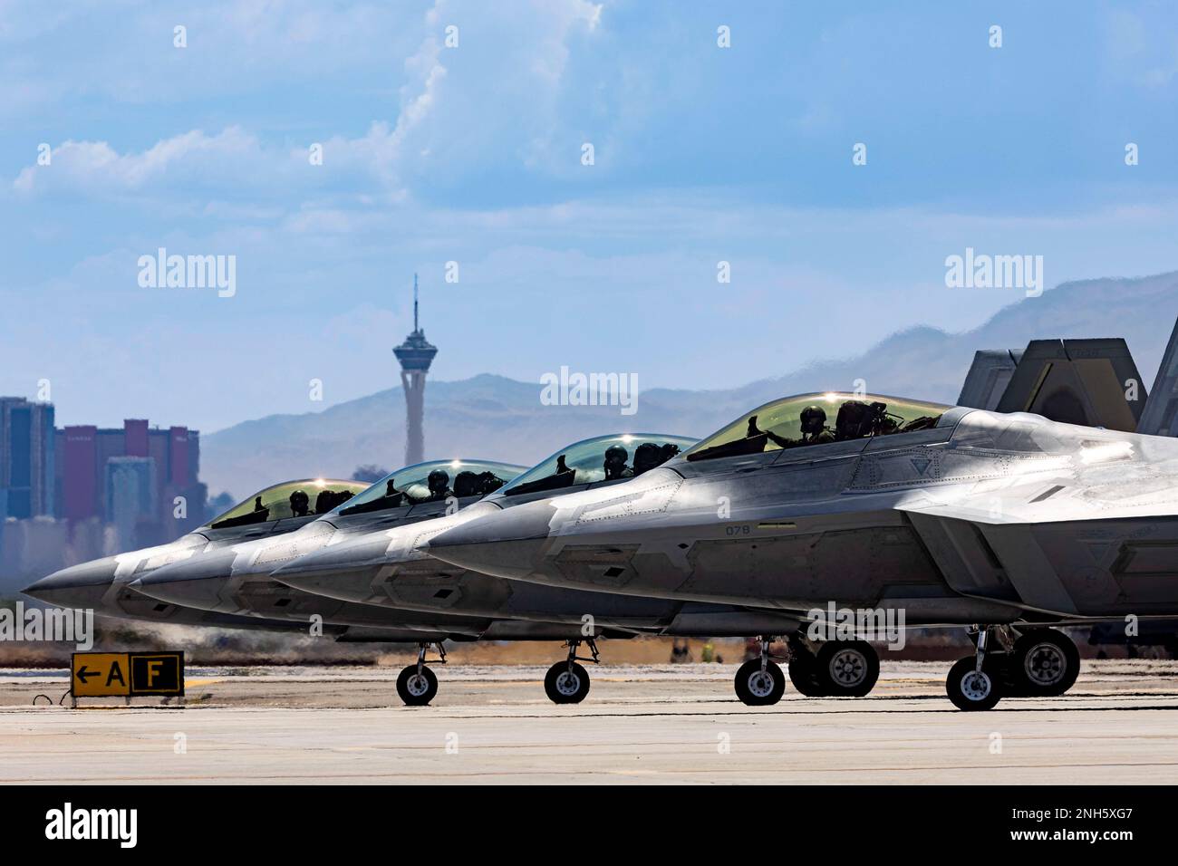 27 fighter squadron hi-res stock photography and images - Alamy