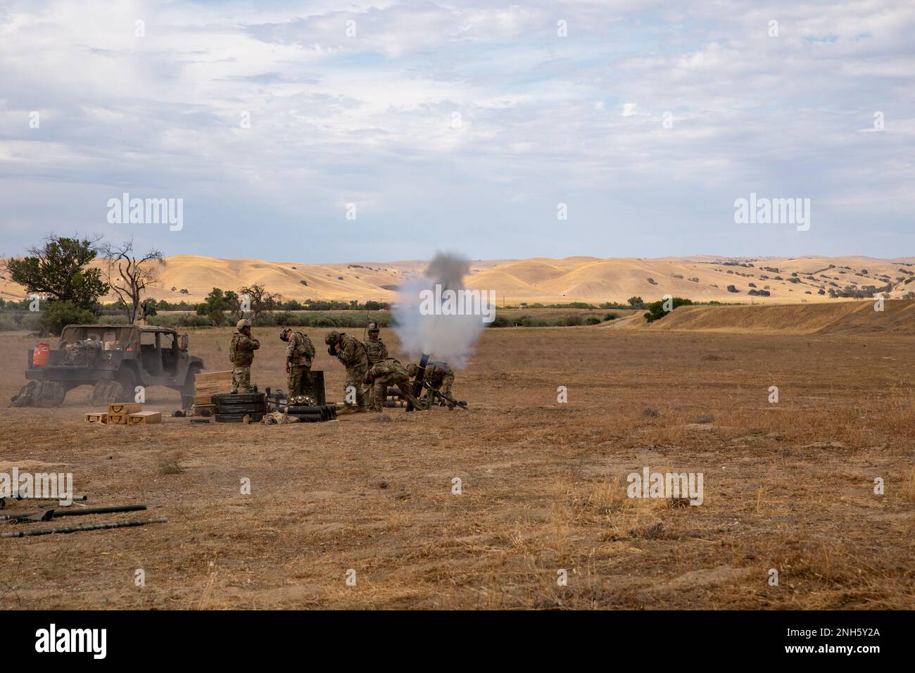Arizona Army National Guard Soldiers assigned to Headquarters and ...