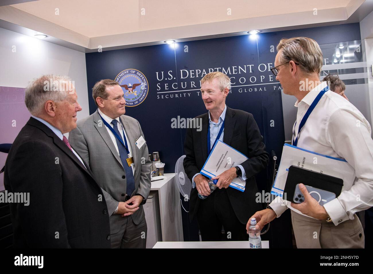 2022 farnborough international airshow hi-res stock photography and ...