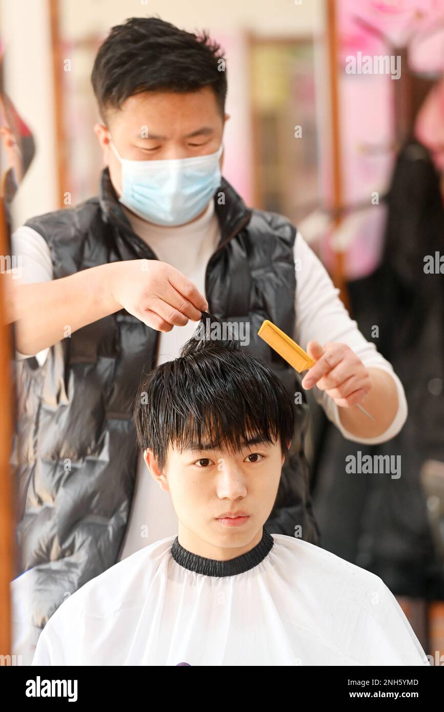 Teenager barber hi-res stock photography and images - Alamy