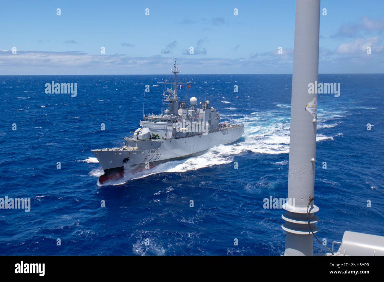 220718-N-MR124-1038 PACIFIC OCEAN (July 18, 2022) French Navy frigate ...