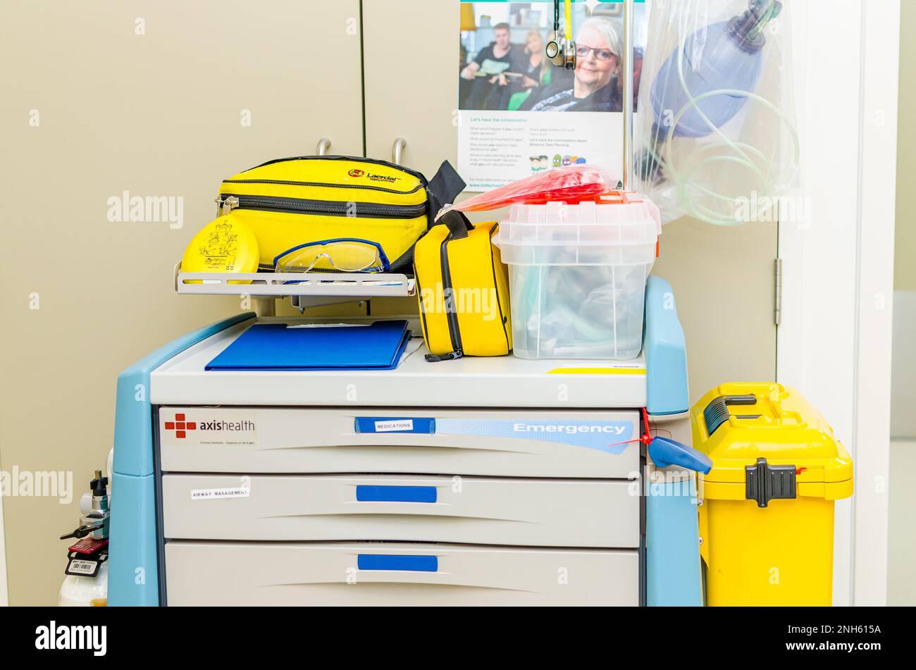 Crash cart hi-res stock photography and images - Alamy