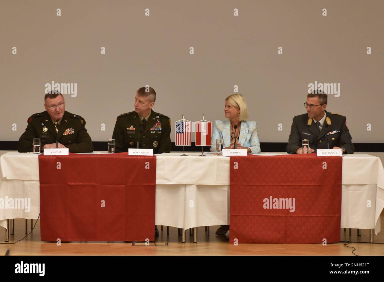 Letter of intent ceremony hi-res stock photography and images - Alamy