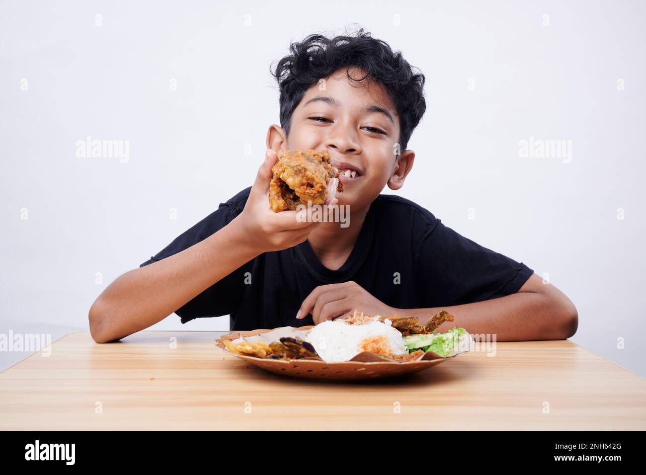 Child eating tuna fish hi-res stock photography and images - Alamy