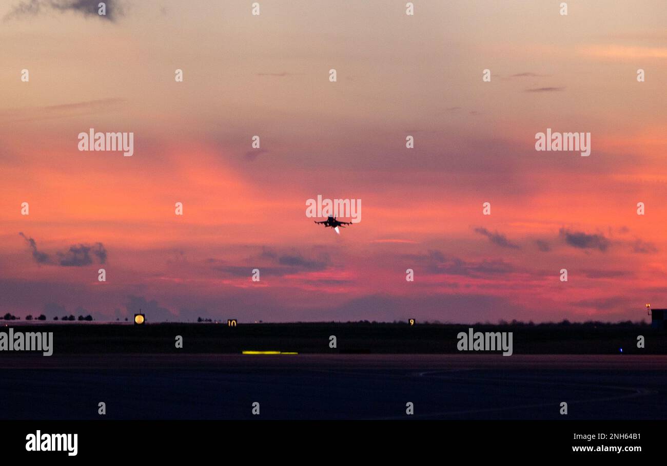 A F-16 Fighting Falcon takes off from Eglin Air Force Base, Florida ...