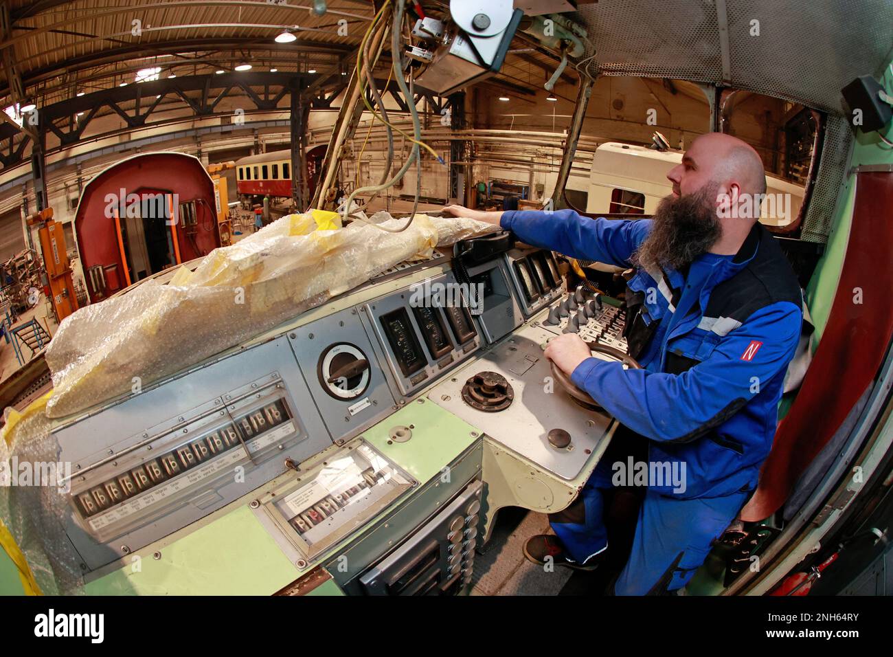 PRODUCTION - 15 February 2023, Saxony-Anhalt, Halberstadt: An employee ...