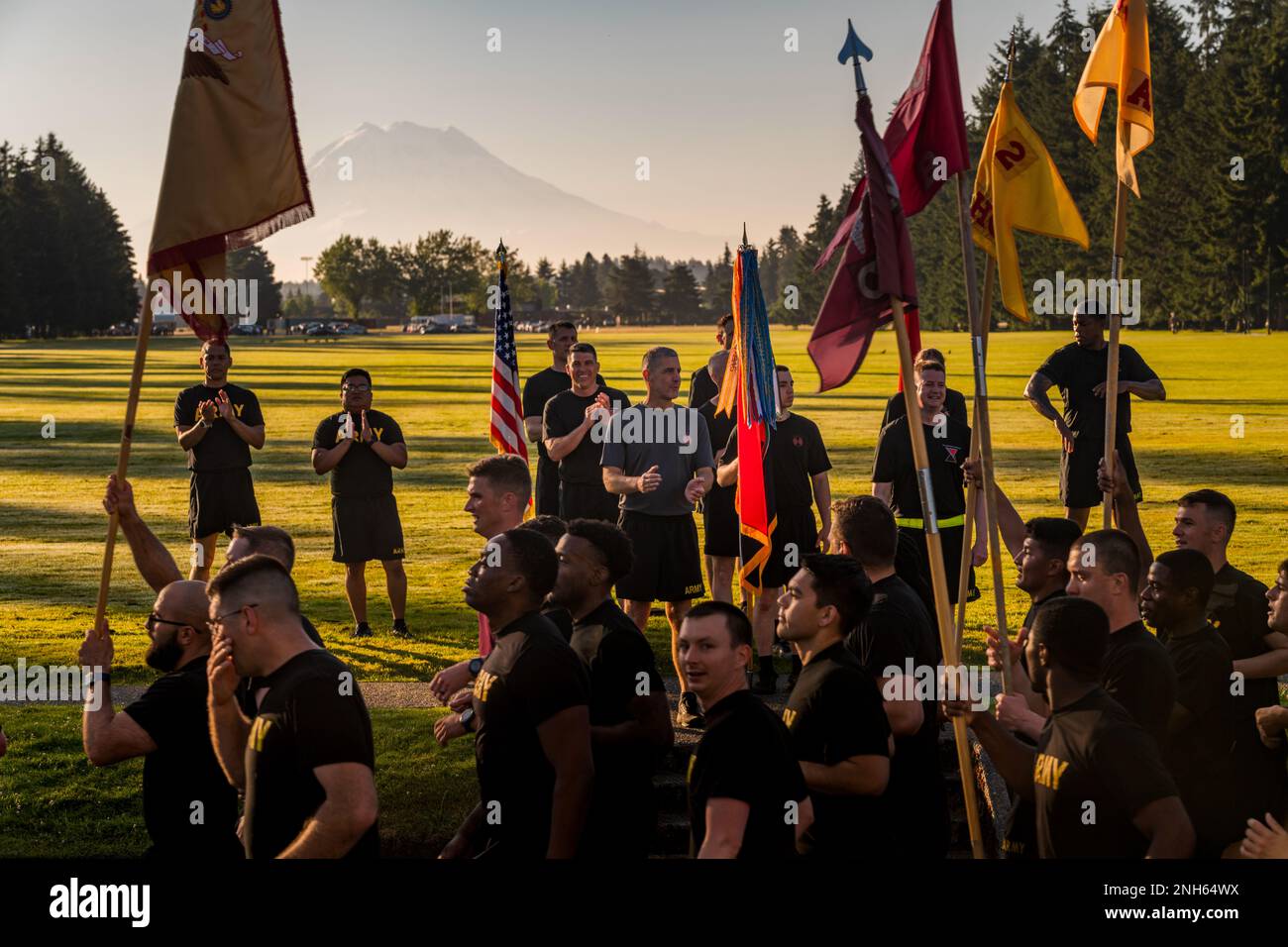 Maj. Gen. Stephen Smith cheers on 7th Inf. Div. soldiers as they ...