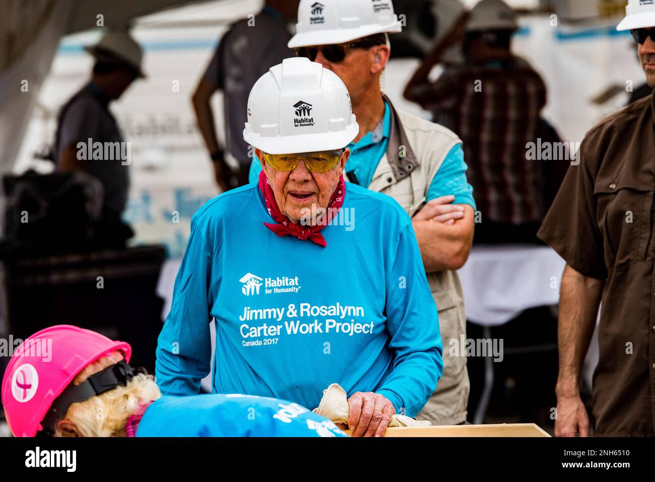 President Jimmy Carter works on one of the homes at the Jimmy and ...