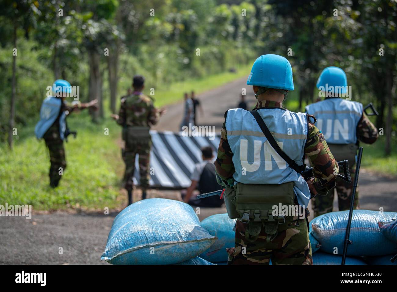 Bangladesh Army soldiers conduct checkpoint training during exercise ...
