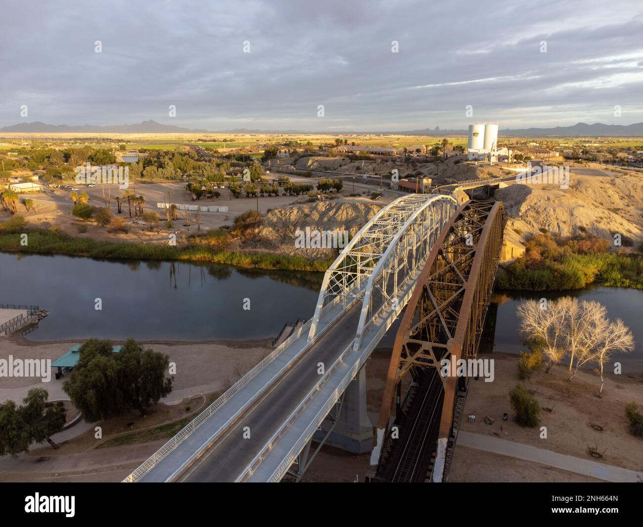 Gateway bridges hi-res stock photography and images - Alamy