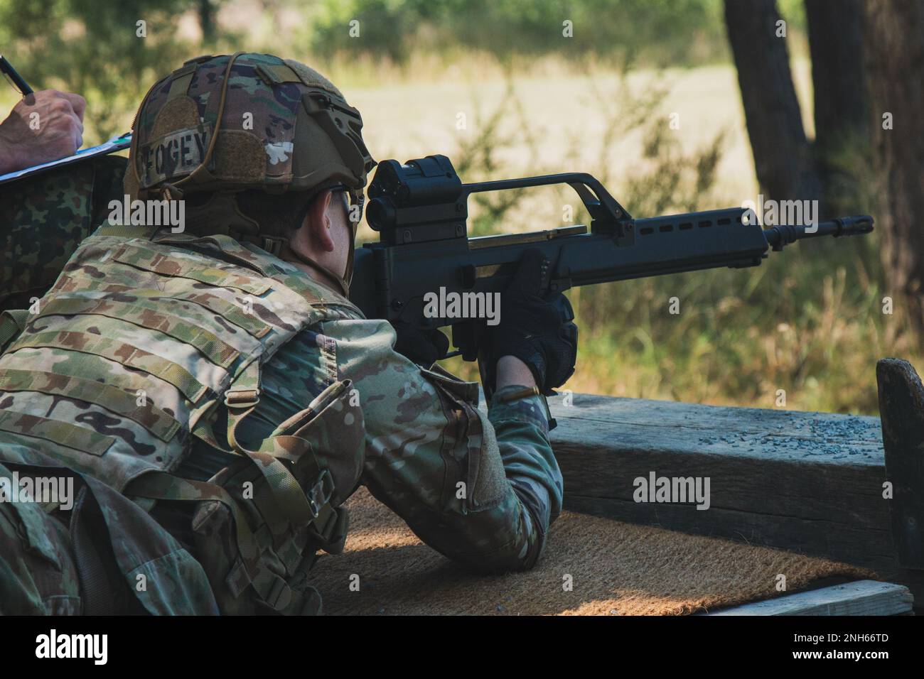 U.S. Soldiers shoot for the German Armed Forces Badge of Marksmanship ...