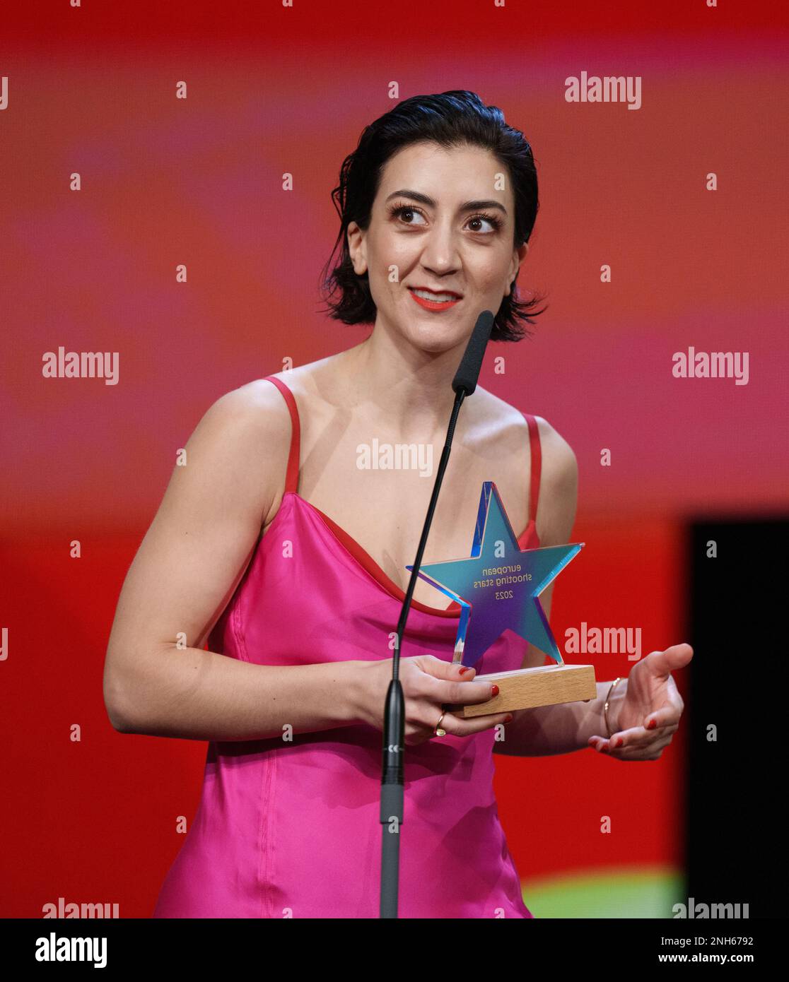 Berlin, Germany. 20th Feb, 2023. Actress Gizem Erdogan (Sweden) thanks ...