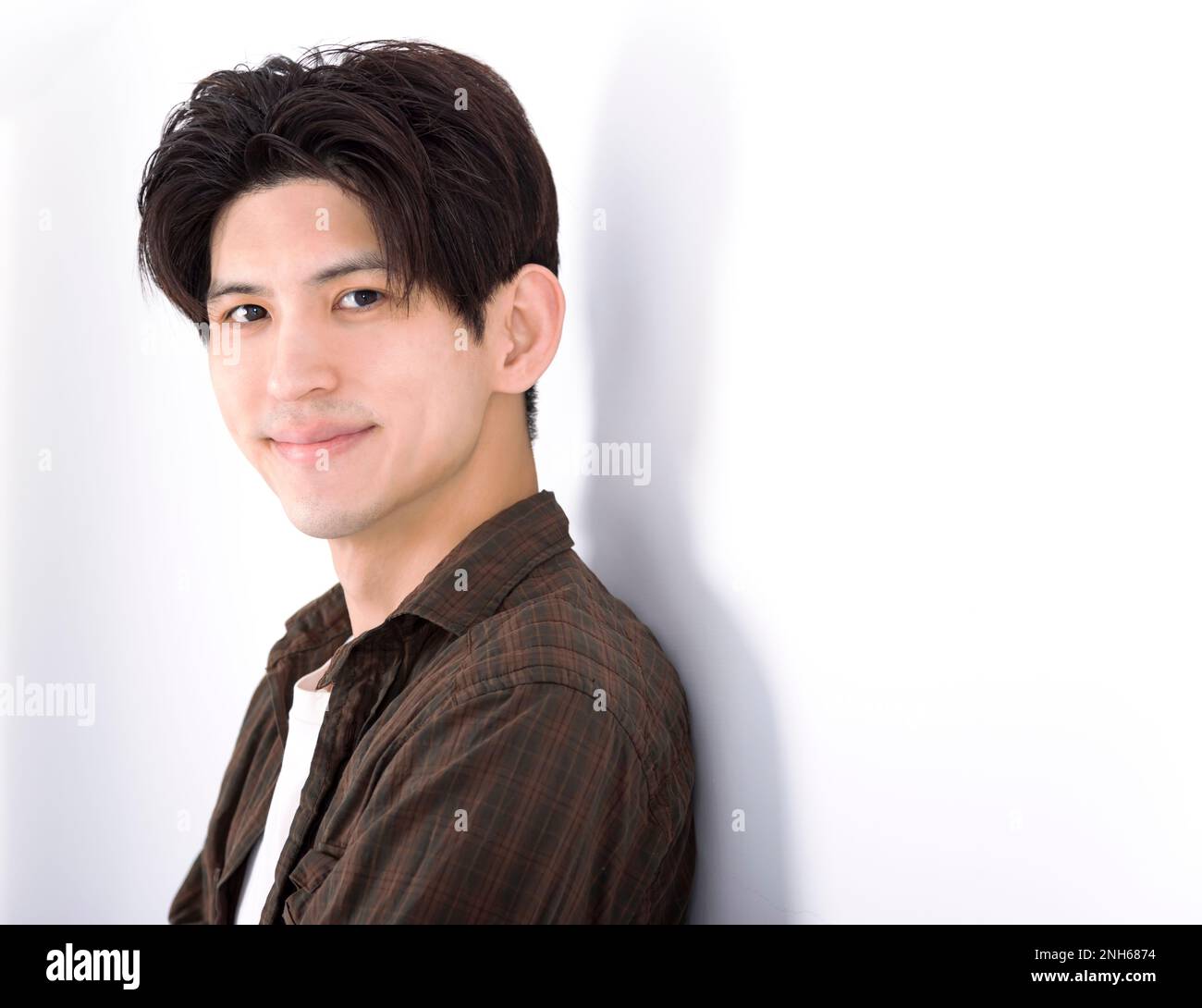 Portrait of handsome young man with healthy face Stock Photo - Alamy