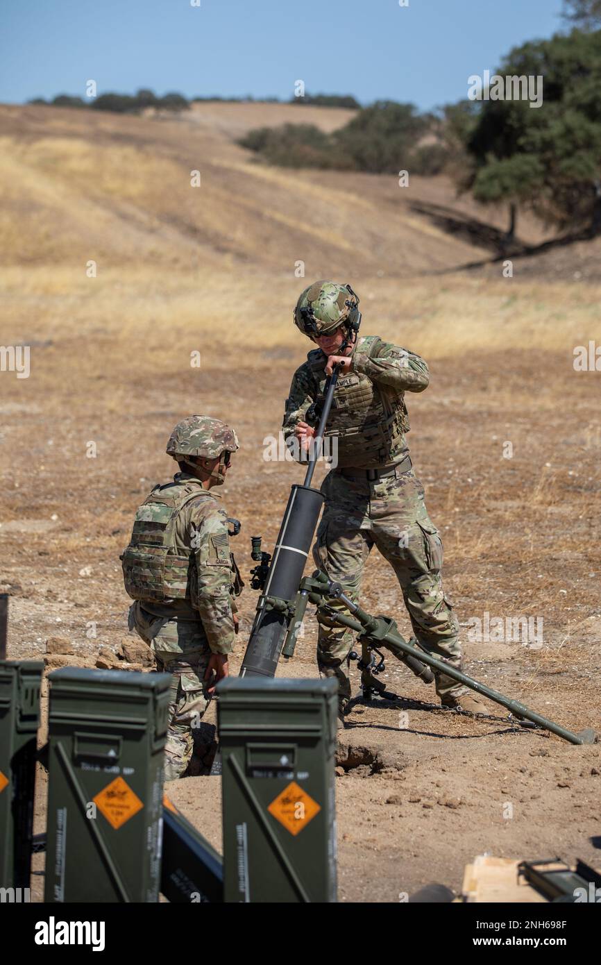 Arizona Army National Guard Pfc. Austin Sample, a indirect fire ...