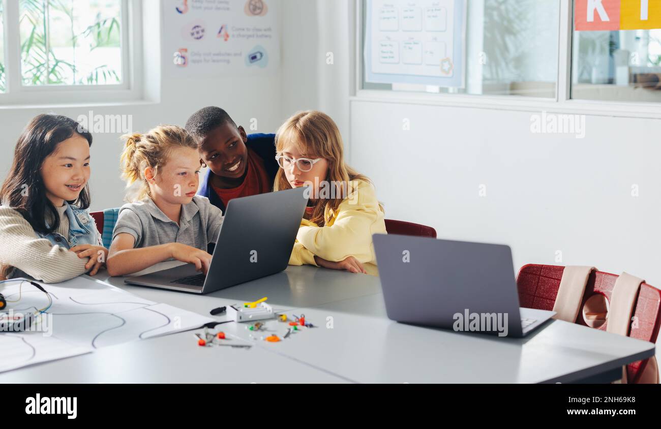 Project based learning classroom hi-res stock photography and images ...