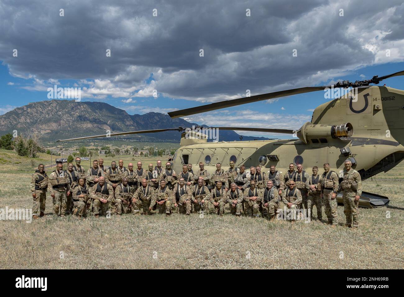 Soldiers assigned to the 4th Infantry Division, pose for a picture in ...