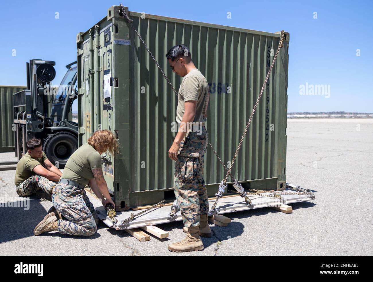 U.S. Marines with Combat Logistics Regiment 1, 1st Marine Logistics ...