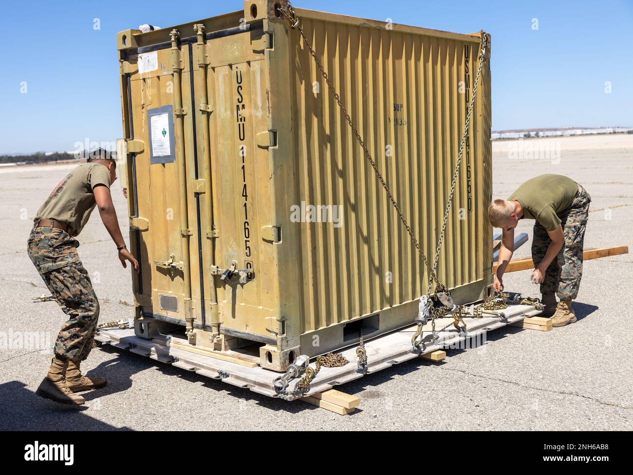 U.S. Marines with Combat Logistics Regiment 1, 1st Marine Logistics ...