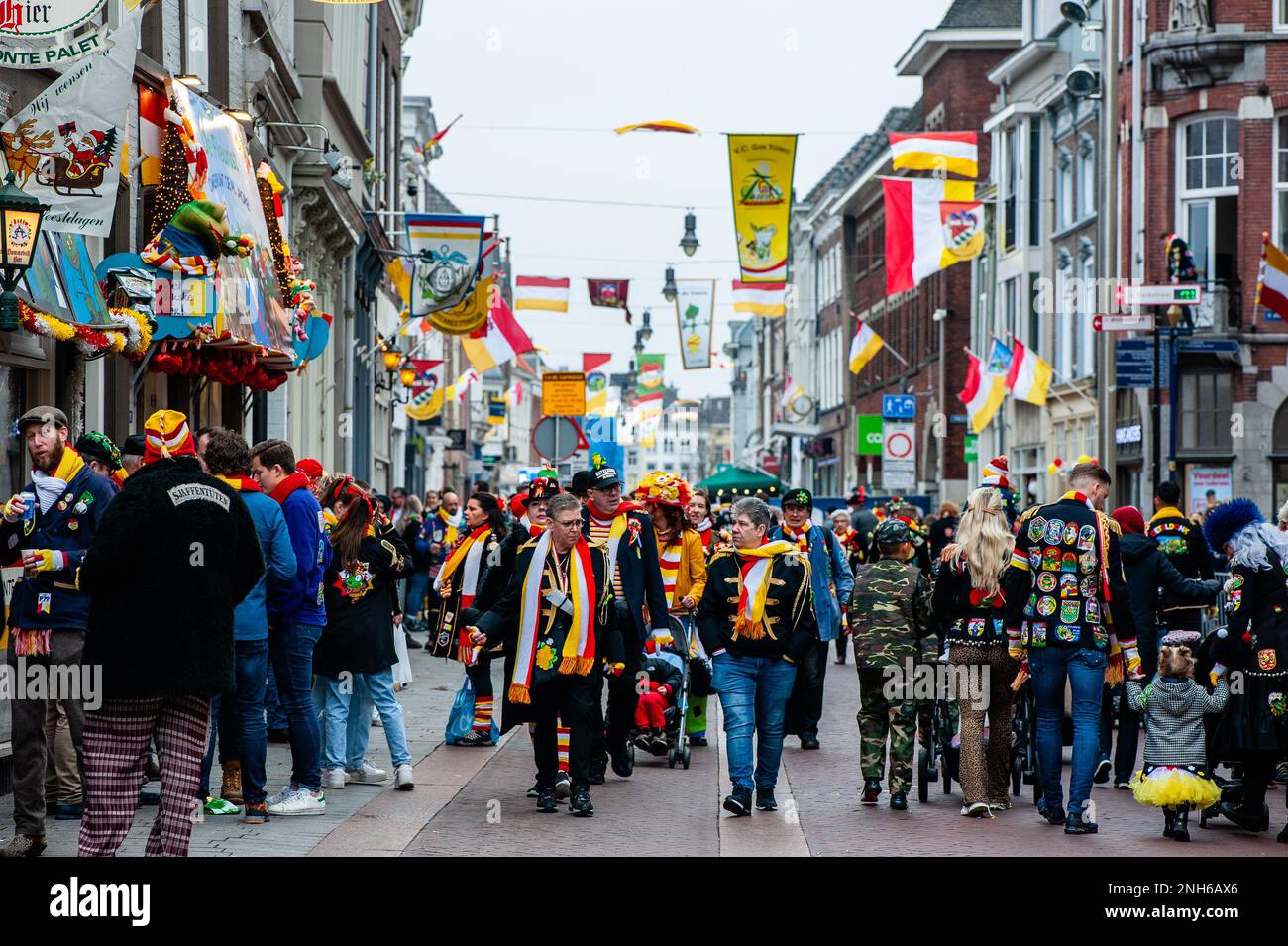 Oeteldonk carnavalsfiguren hi-res stock photography and images - Alamy
